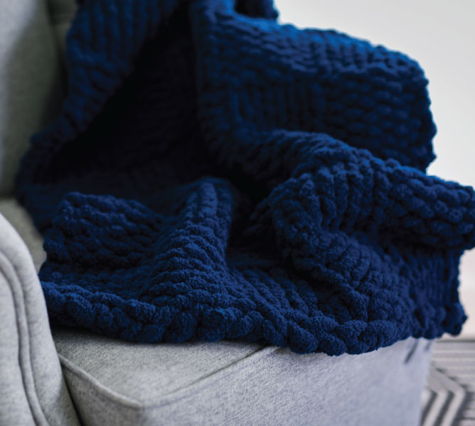 Navy Chunky Blanket – Dream Furniture